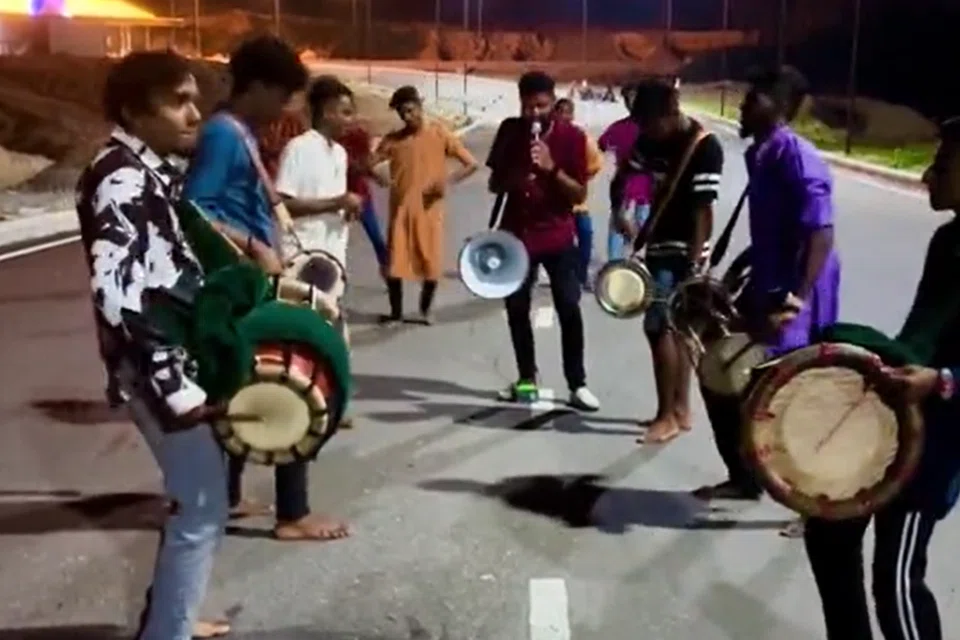 Malaysian percussion group plays songs for Hari Raya with Indian drum ...