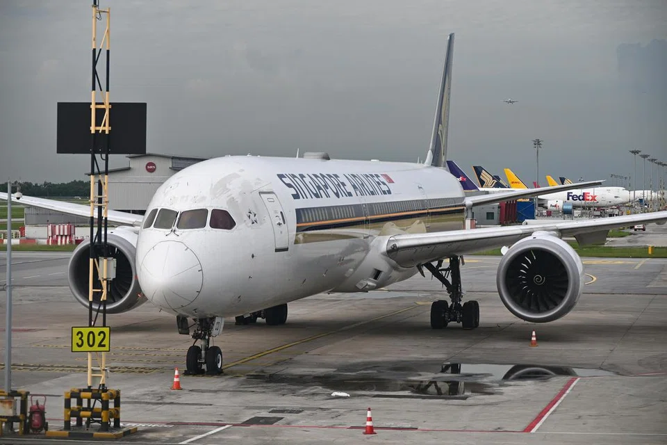 Two passengers taken off SIA flight after one ‘verbally and physically ...