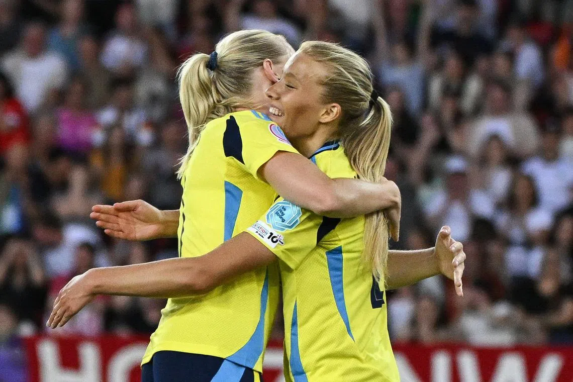 Sweden storm to group victory in Women’s Euro, with 4-1 win over ...
