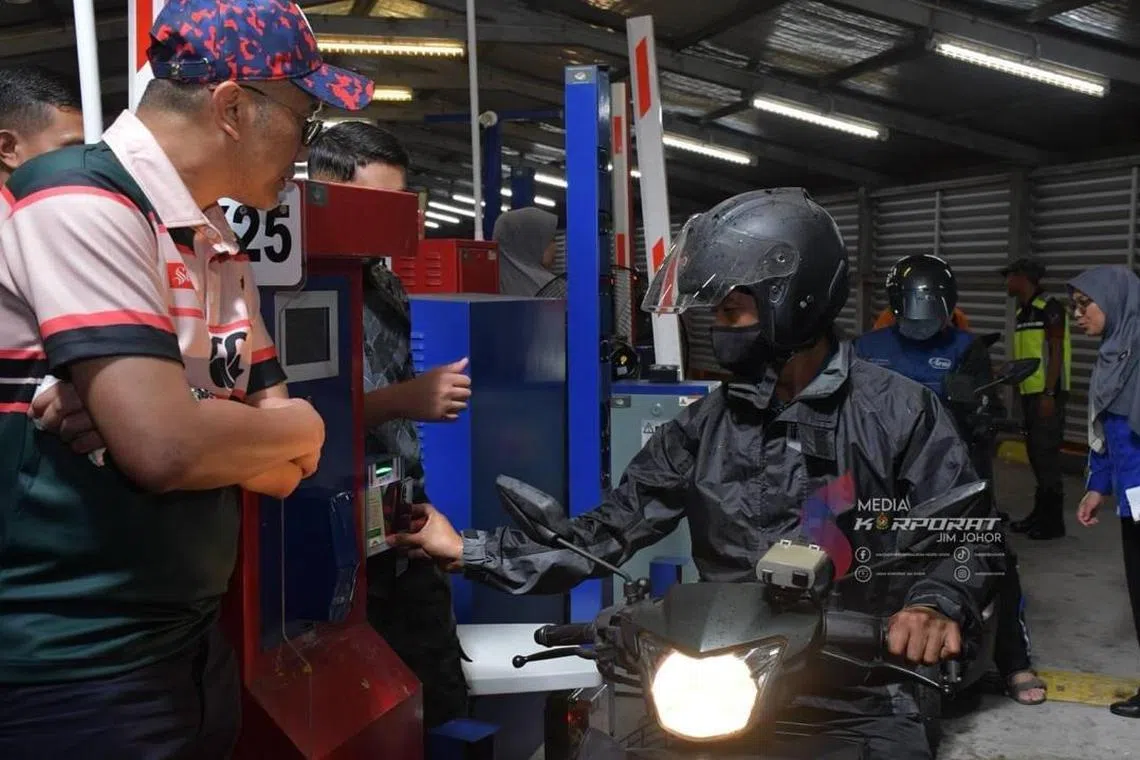 Malaysia officials clamp down on errant motorcyclists at Johor’s CIQ | The Straits Times