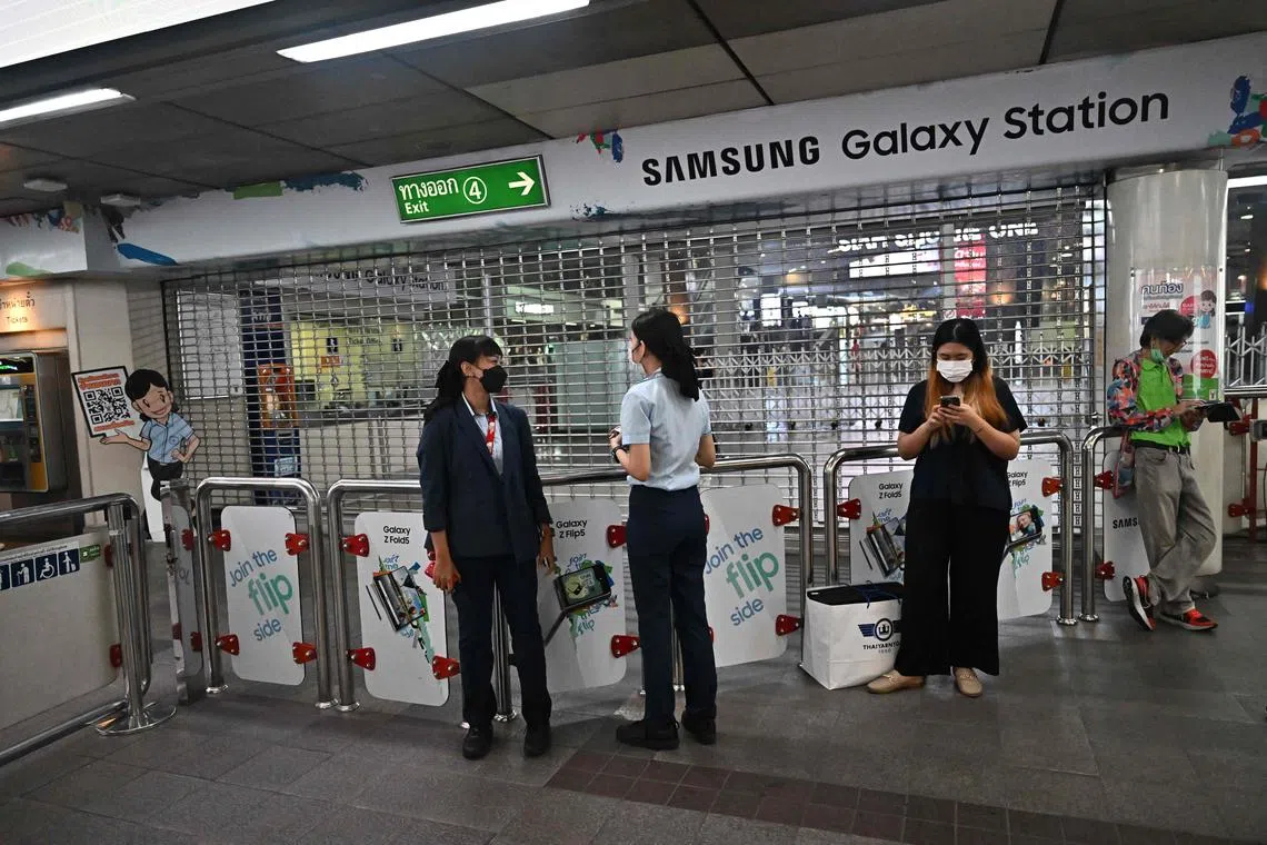 Bangkok’s Siam Paragon shooting: Two killed, 14-year-old suspect ...