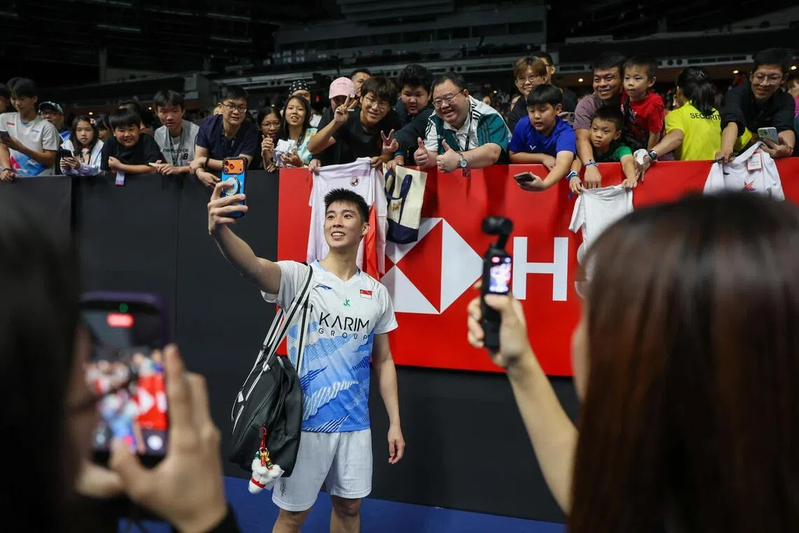 Buoyed by home crowd, Loh Kean Yew advances into Singapore Badminton ...