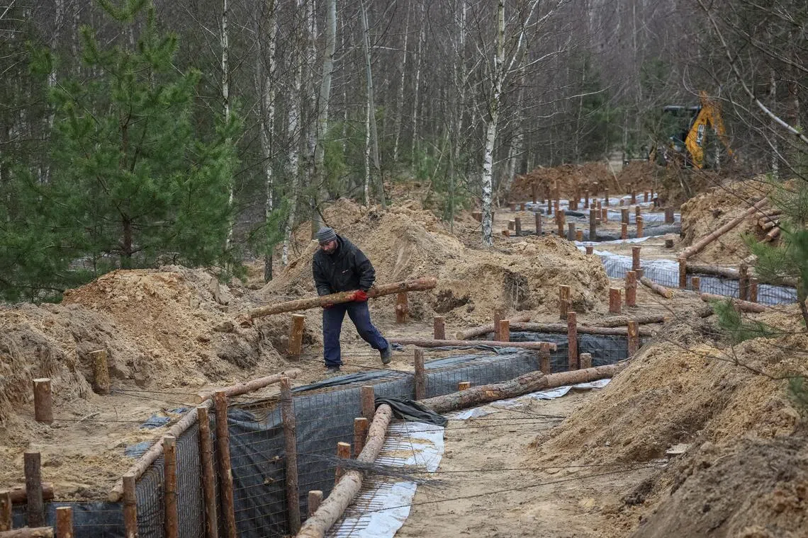 Ukrainian soldiers, engineers toil round the clock to build defences ...