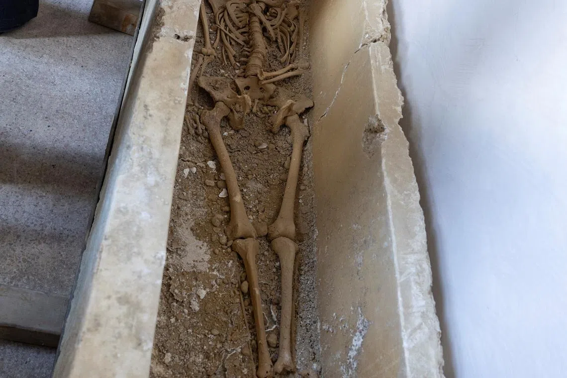 Italy recovers Etruscan artefacts dug up by ‘amateurish’ tomb raiders ...