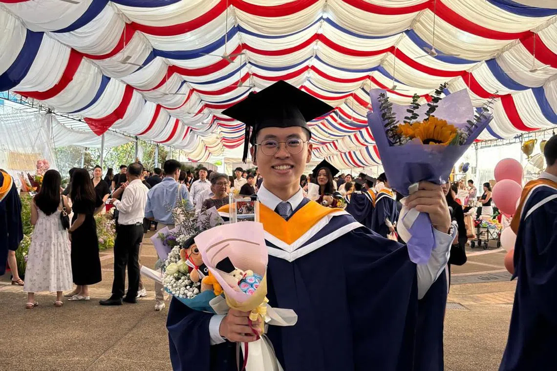 Fewer uni graduates in 2024 found full-time work, but they had higher ...