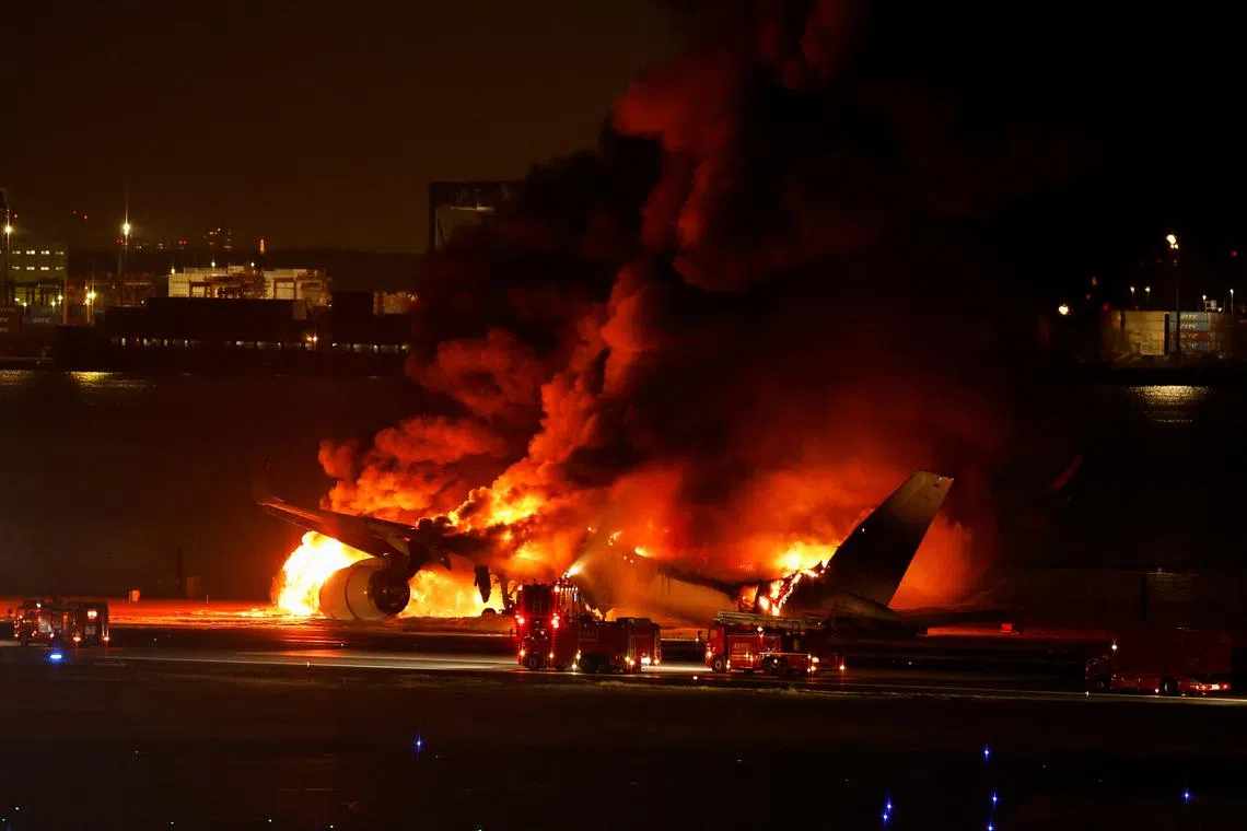 5 on coast guard aircraft die after collision with JAL plane at Tokyo’s ...