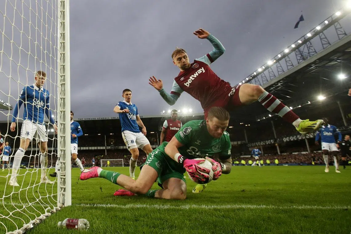 Two late goals lift West Ham to 3-1 win at wasteful Everton | The ...