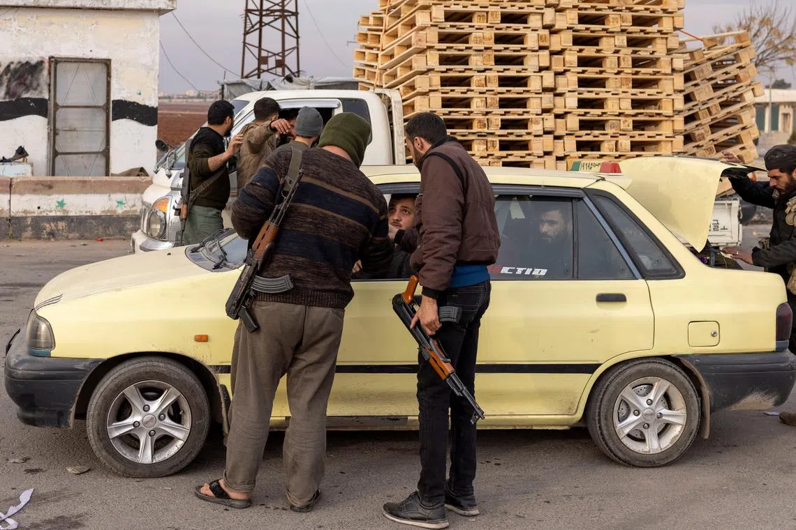 Syrian Shi'ites and other minorities flee to Lebanon, fearing Islamist ...