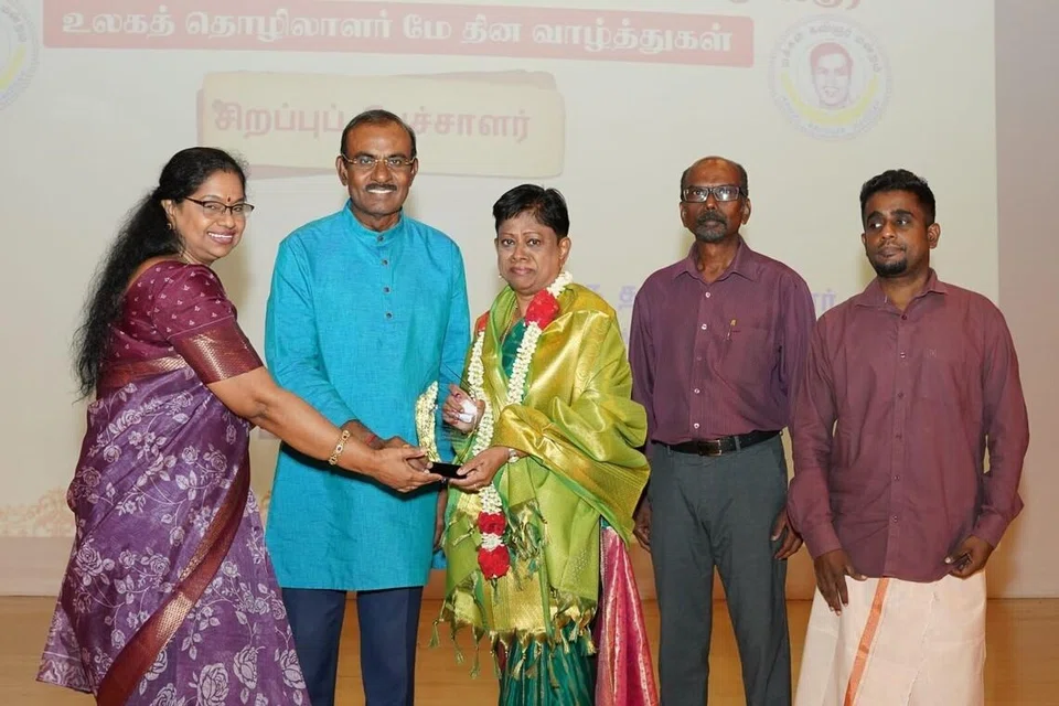 சமூகச் சேவையாளர் தமிழரசி முத்துக்கு உழைப்பாளர் விருது, சமூகம் செய்திகள் ...