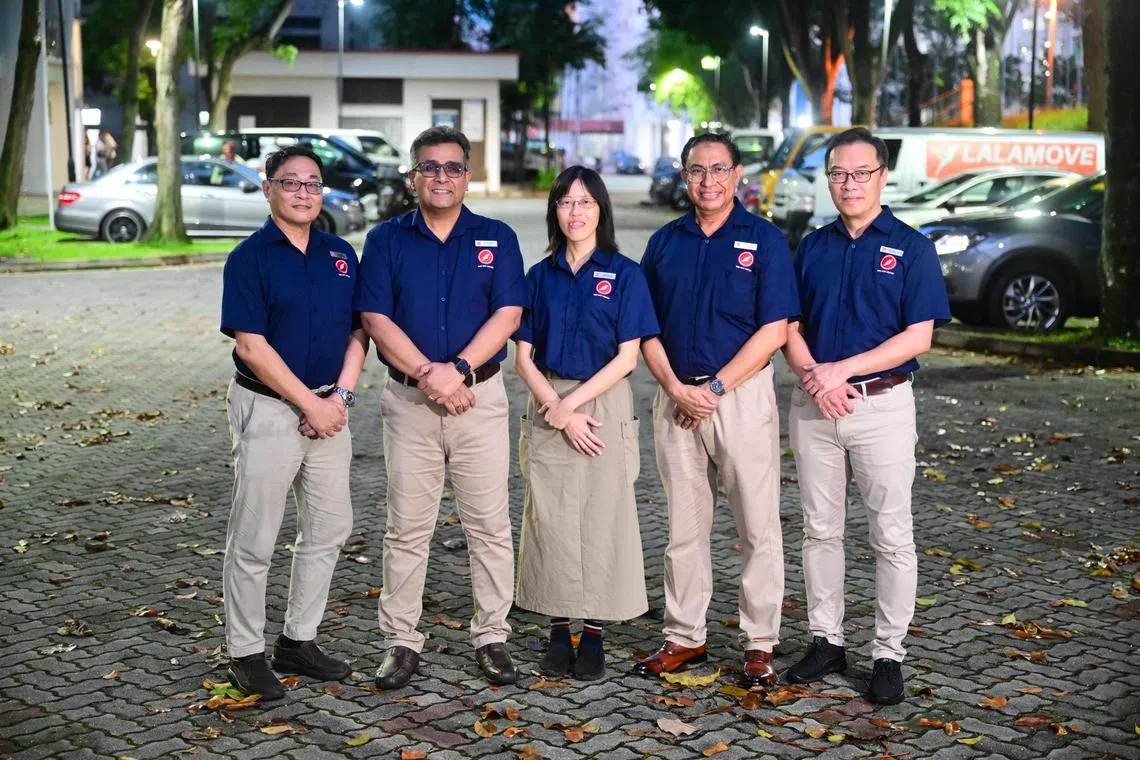 நீ சூன் குழுத் தொகுதி: ஒன்றுபட்ட சிவப்புப் புள்ளி கட்சியின் அணி ...