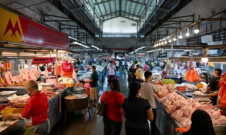 Singaporeans allegedly smuggling fresh chicken from Johor | The New Paper