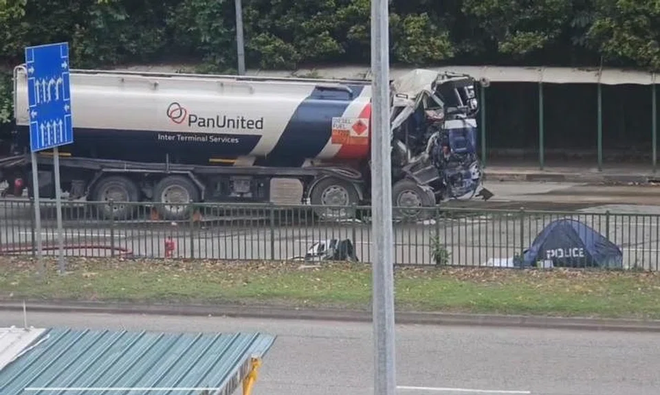 Tanker driver dies after 5-vehicle collision in CCK | The New Paper