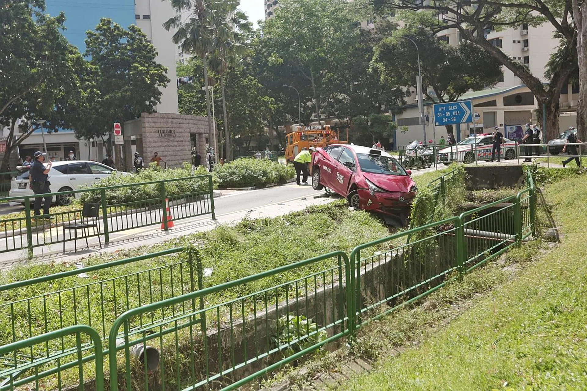 Cabby taken to hospital after his taxi lands in 3m-deep ditch | The New ...