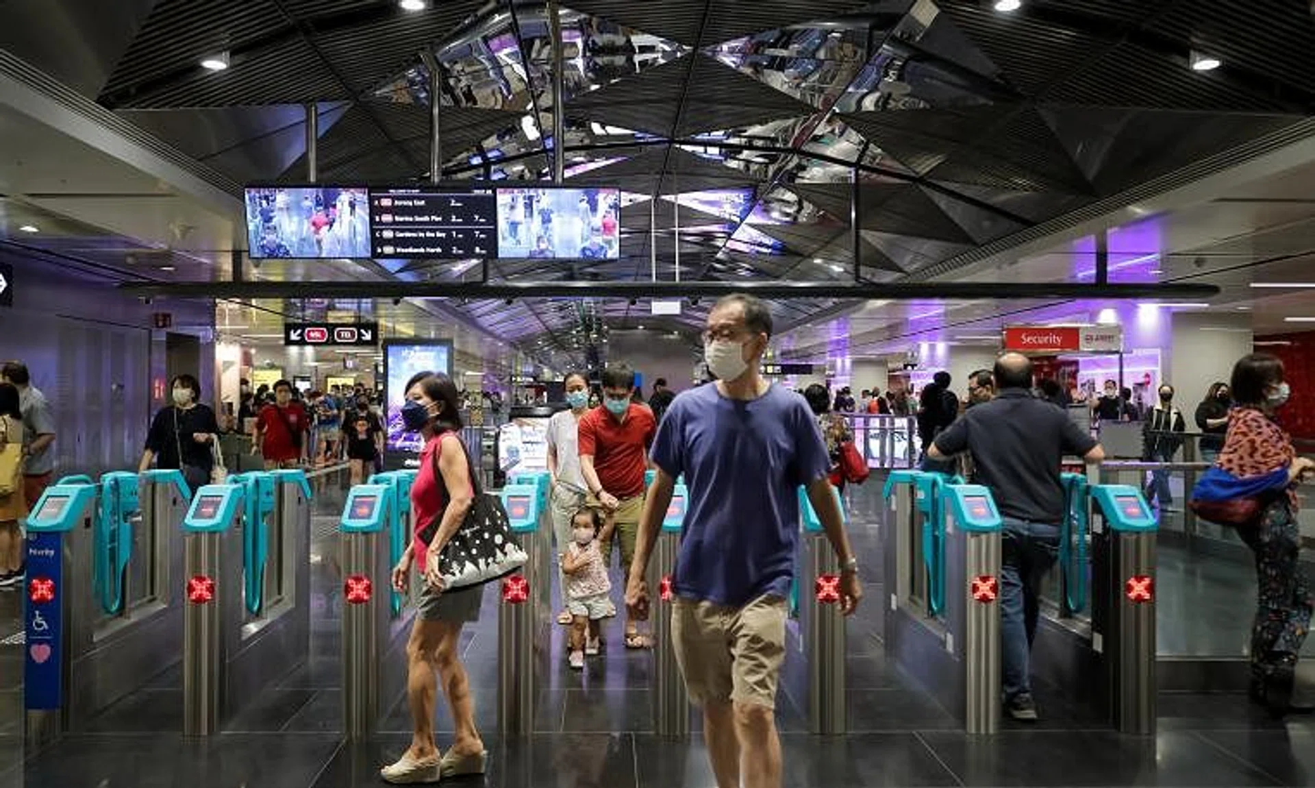 Commuters hop on MRT trains at 11 new TEL stations for free rides | The ...