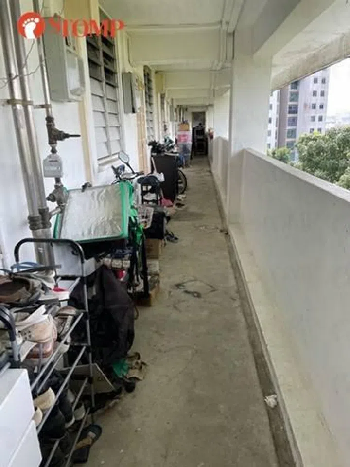 Clutter at Boon Lay HDB corridor obstructs paramedics responding to ...