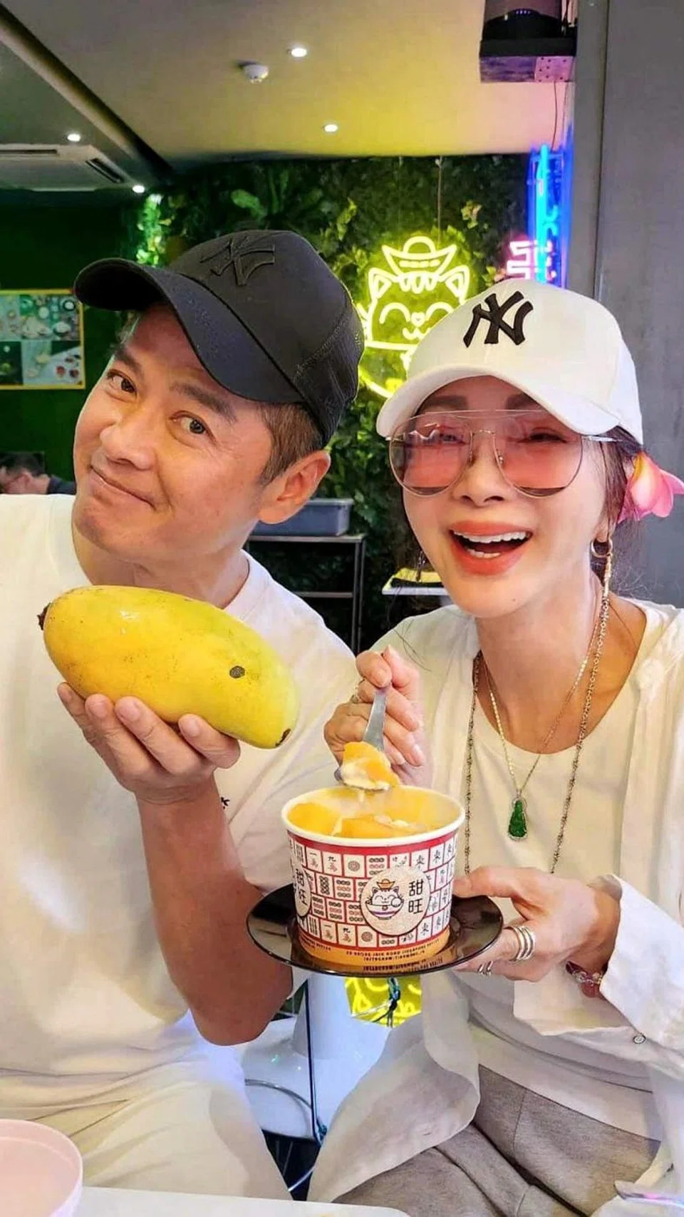 Romeo Tan and Elvin Ng celebrate Chen Mei-fen's birthday | The New Paper