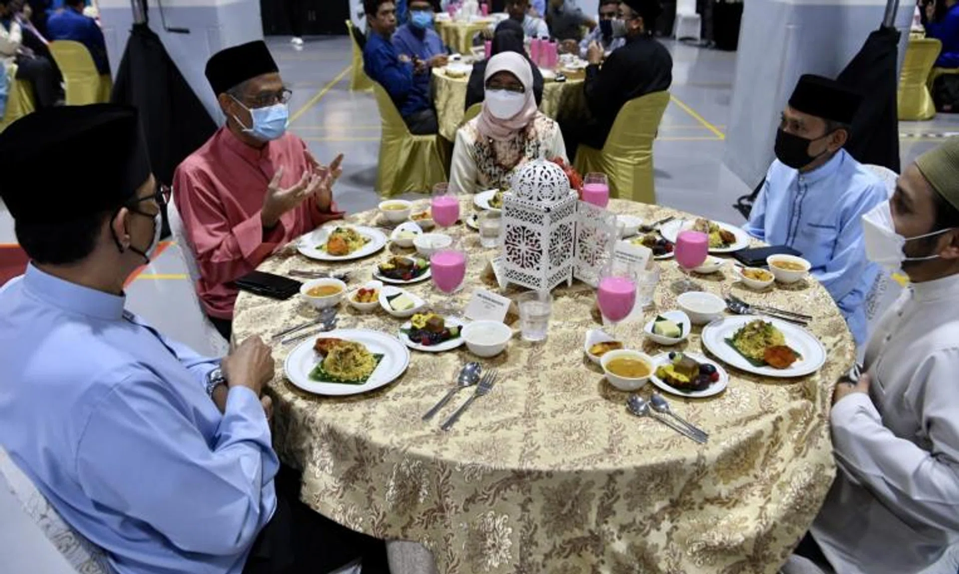 Muslims break fast with President Halimah, in first such in-person ...