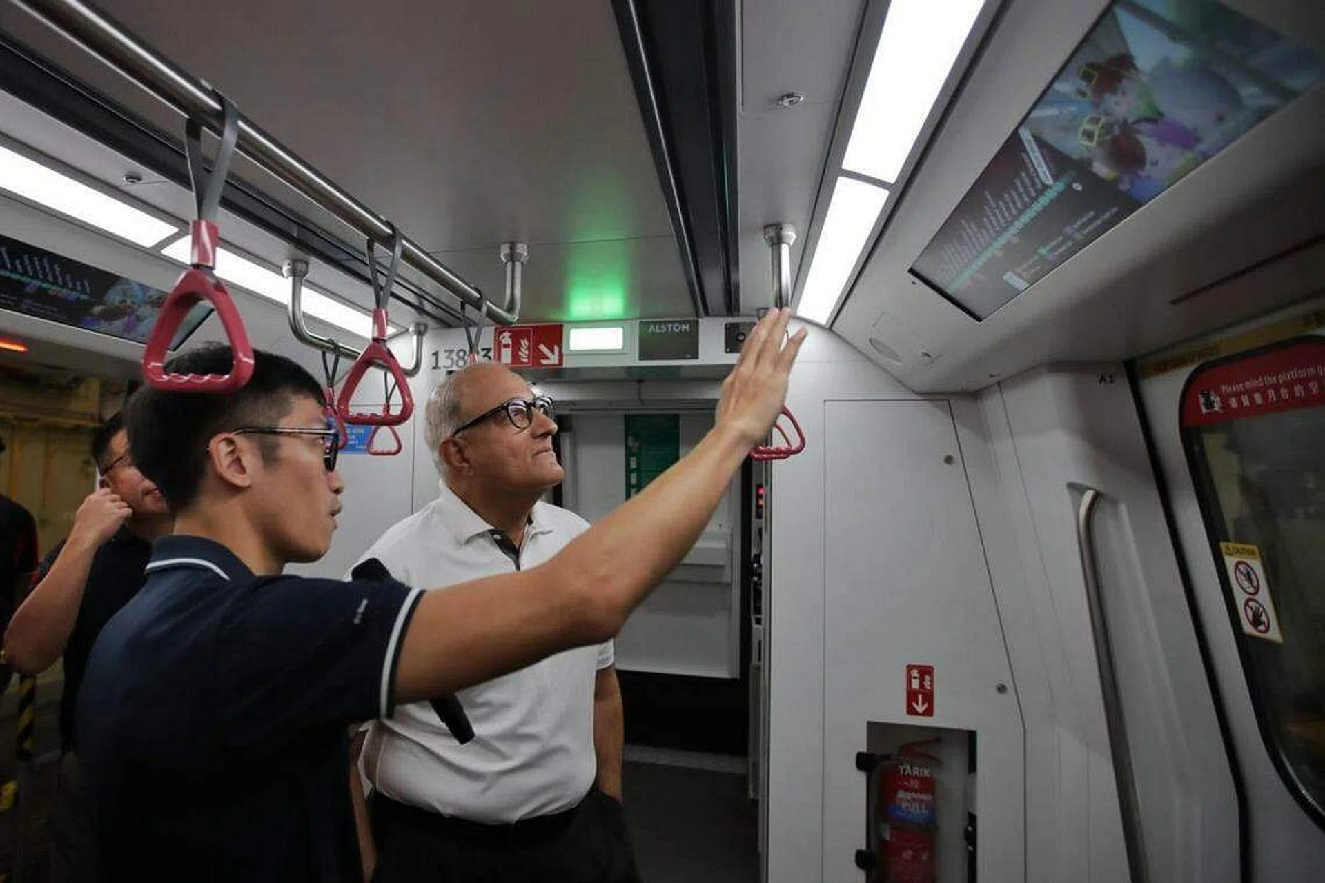 New MRT trains with more space, larger windows to run on North-South ...