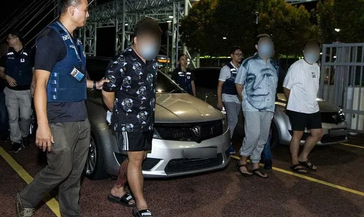 Raid on Johor flat cripples scam syndicate which allegedly targeted S'poreans | The New Paper