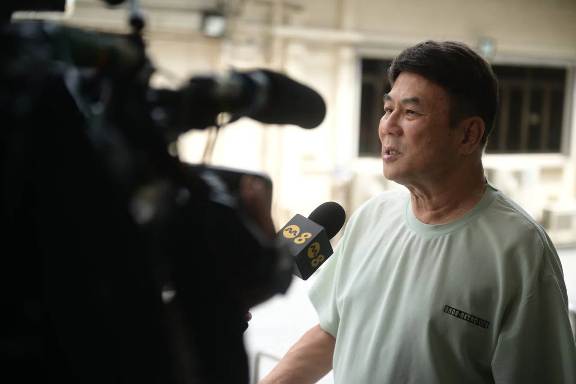 Friends pay respects to late actor Moses Lim at wake | The New Paper