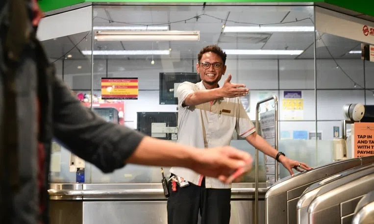 Young man with special needs gets help from SMRT staff on train | The ...