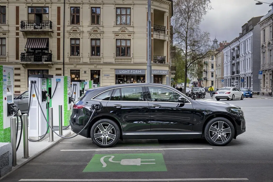 Mercedes launches its first electric SUV car, the EQC - The Peak ...