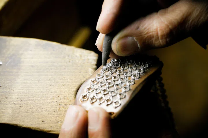 Van Cleef & Arpels: Diamond setting in high jewellery | PEAK Singapore