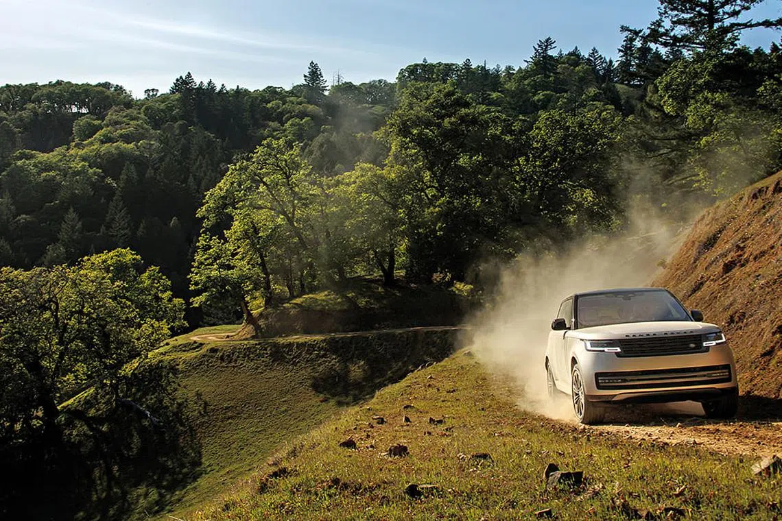 The new Range Rover V8 Autobiography LWB delivers a stellar plush ...