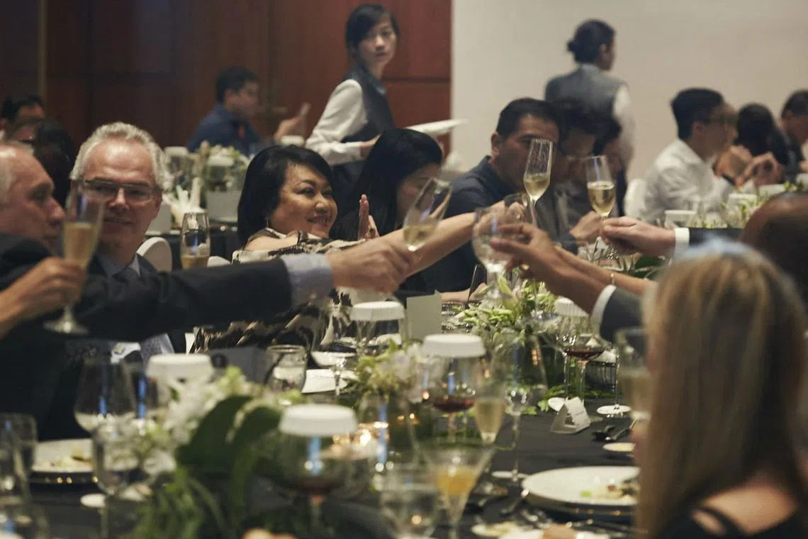 [PHOTOS] DBS Insignia Visa Infinite Card – Tis The Season of Intimate ...