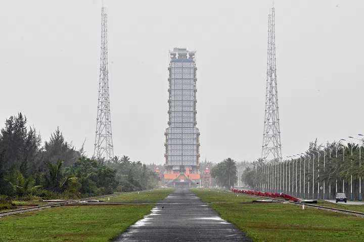 China narrows gap with US in space travel