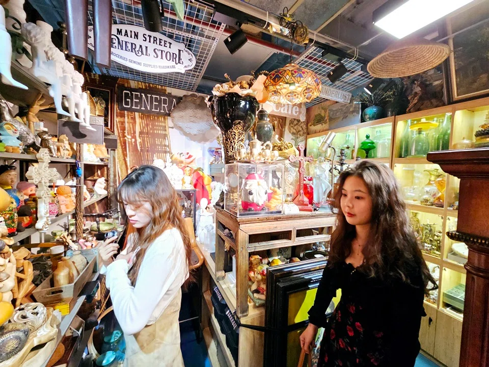 [Big read] Chongqing’s youths embrace thriving second-hand market