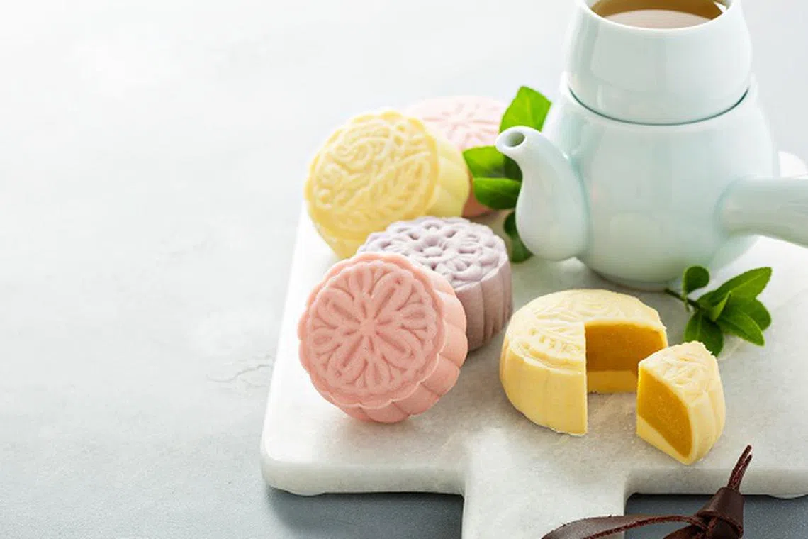 Did You Know? One Mooncake = 975 Calories! Here Are Ways To Enjoy Your ...