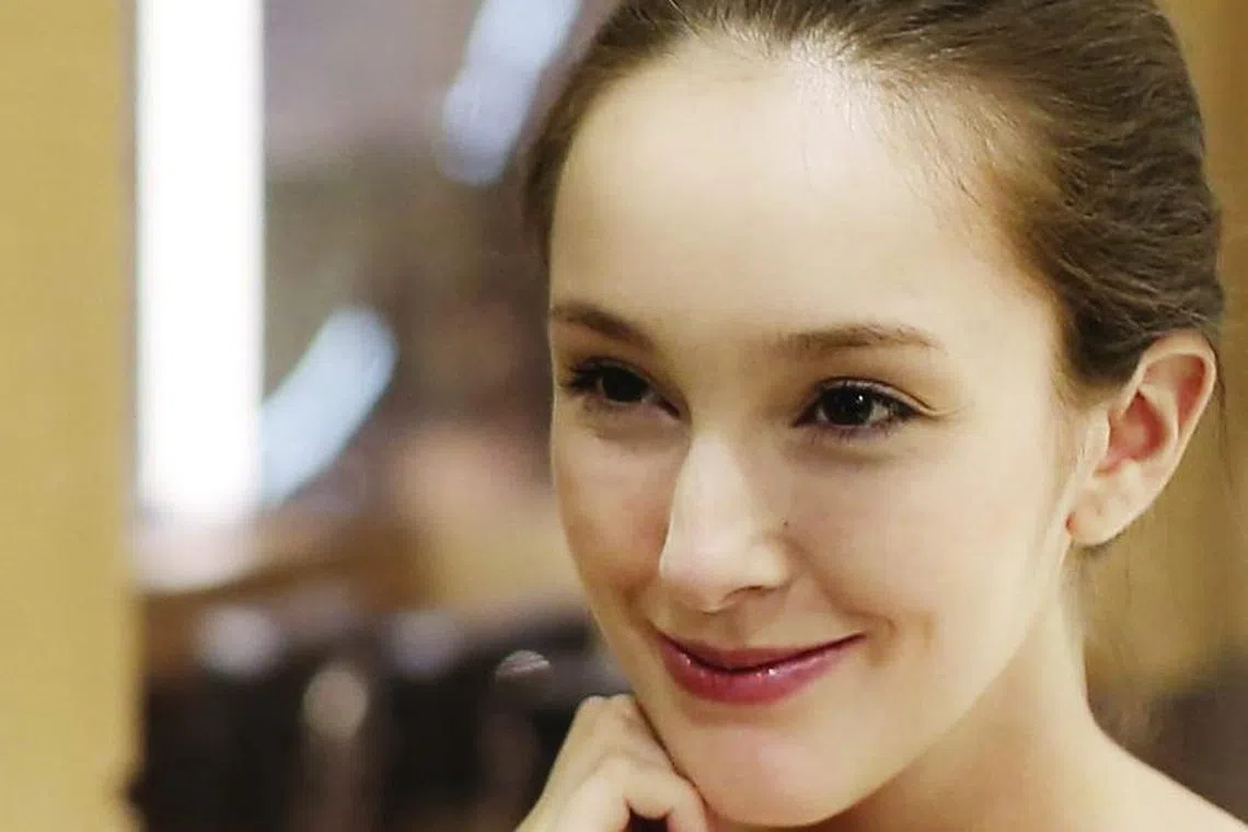This Popular “Hollywood Facial” Helps You Flaunt A-List-Worthy Clear ...