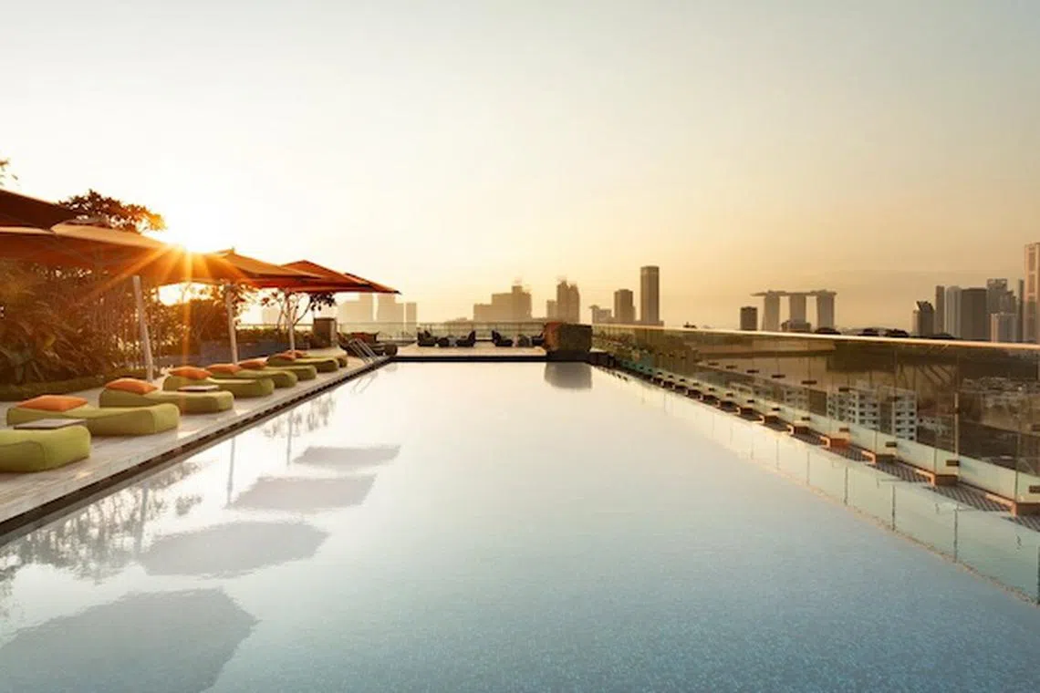 10 Singapore Hotels With Infinity Pools Just As Beautiful As MBS... But ...