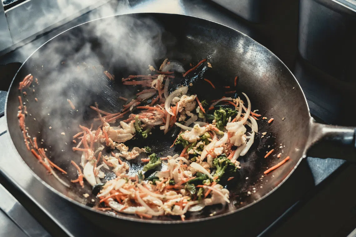 Here's How To Maintain And Season Your Chinese Wok | The Singapore ...