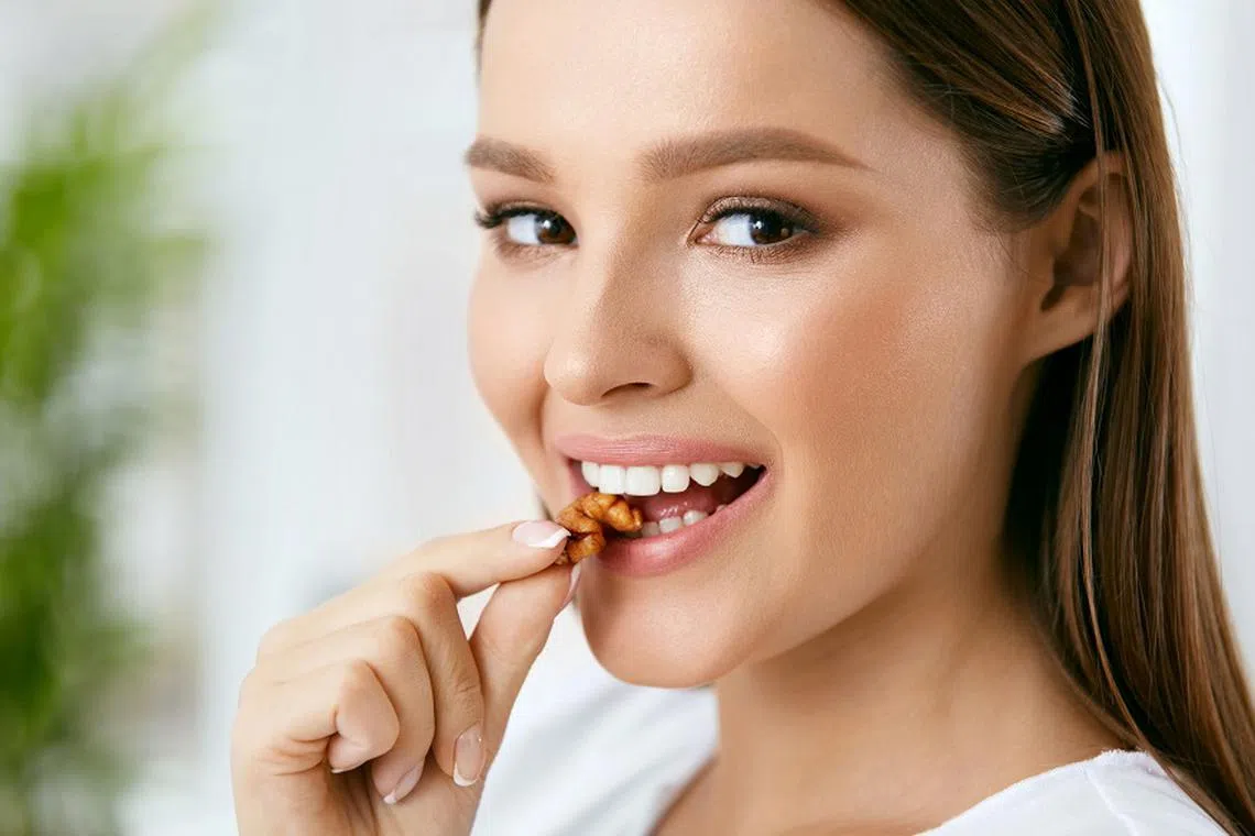 Wake Up With A Puffy Face? Eat These 5 Foods To Reduce Water Retention ...