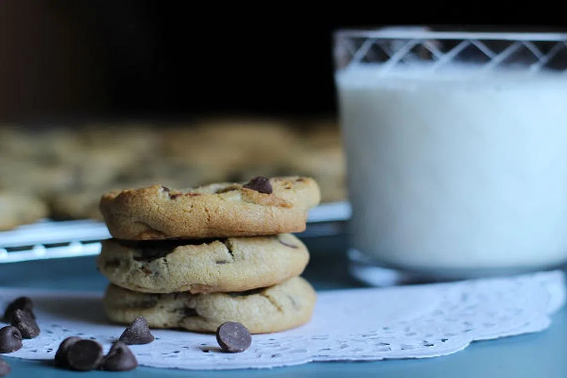 Surprising Reasons Why Late-Night Snacking Is Bad For You - The ...