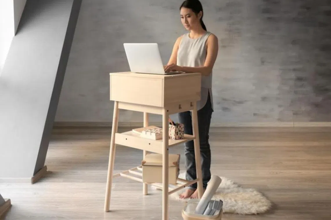 10 Best Standing Desk & Height Adjustable Tables To Work From Home ...
