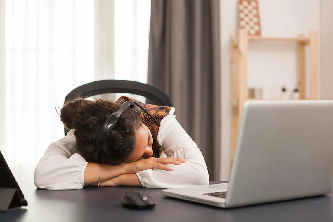 7 Easy Tips On Avoiding A Post-Lunch Food Coma At Work | The Singapore ...