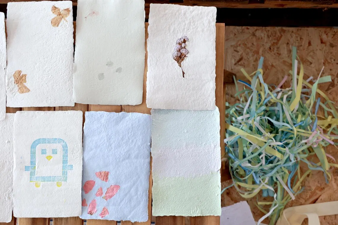 Paper upcycling：using off-cuts in hand-crafted paper